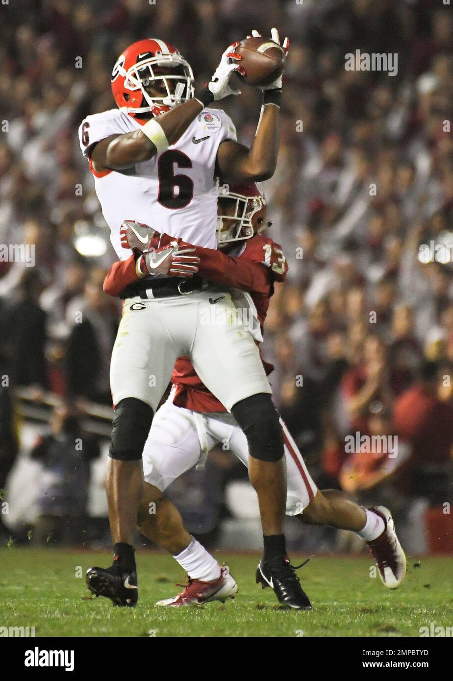 Georgia wide receiver Javon Wims (6) catches a pass above Oklahoma ...