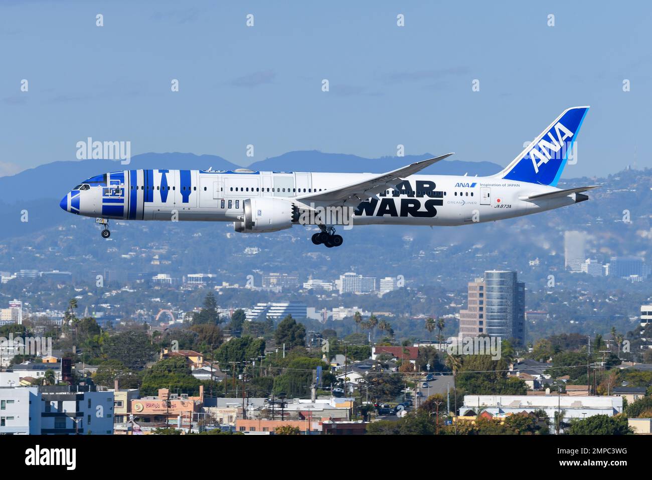 ANA Boeing 787-9 plane with Star Wars theme livery featuring R2-D2 ...