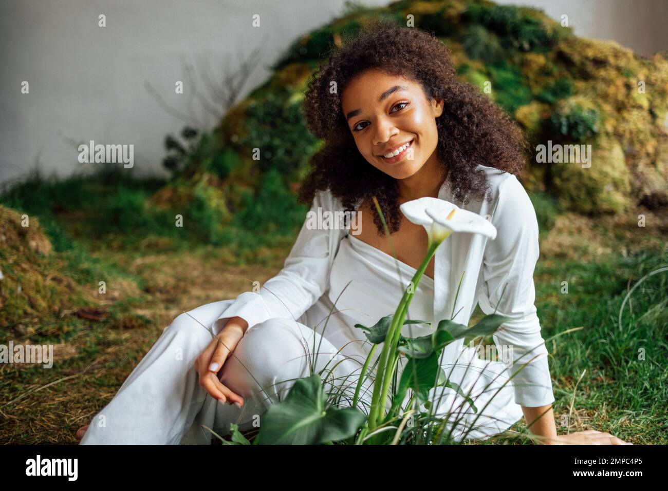 Close up portrait of pretty young african american woman sitting on ...