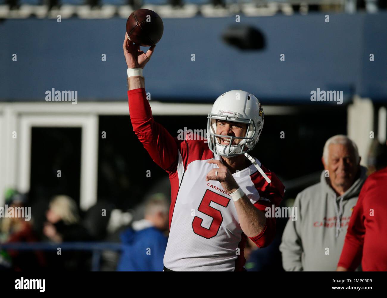 Arizona Cardinals quarterback Drew Stanton passes during warmups before ...