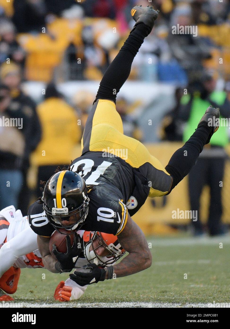 Pittsburgh Steelers wide receiver Martavis Bryant (10) is upended by ...