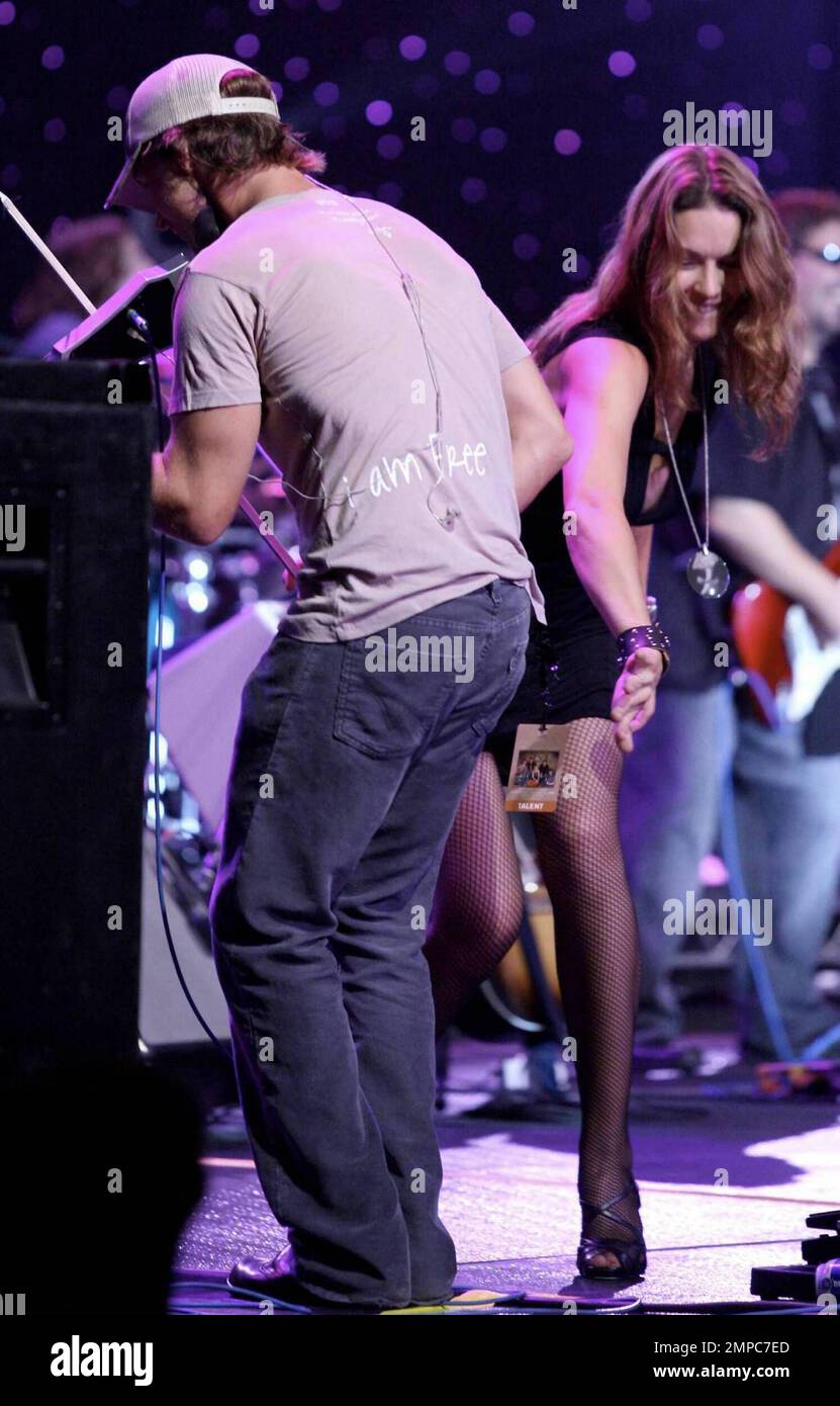 Louise Griffiths and Jesse Spencer perform in the Band from TV concert ...