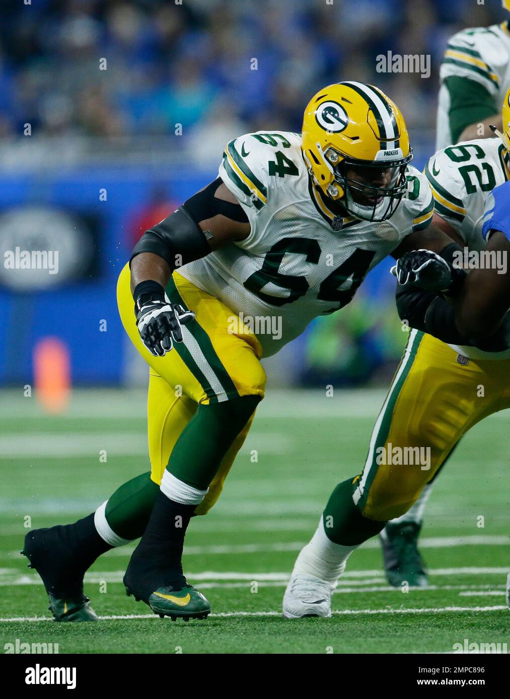 Green Bay Packers offensive tackle Justin McCray (64) helps block ...