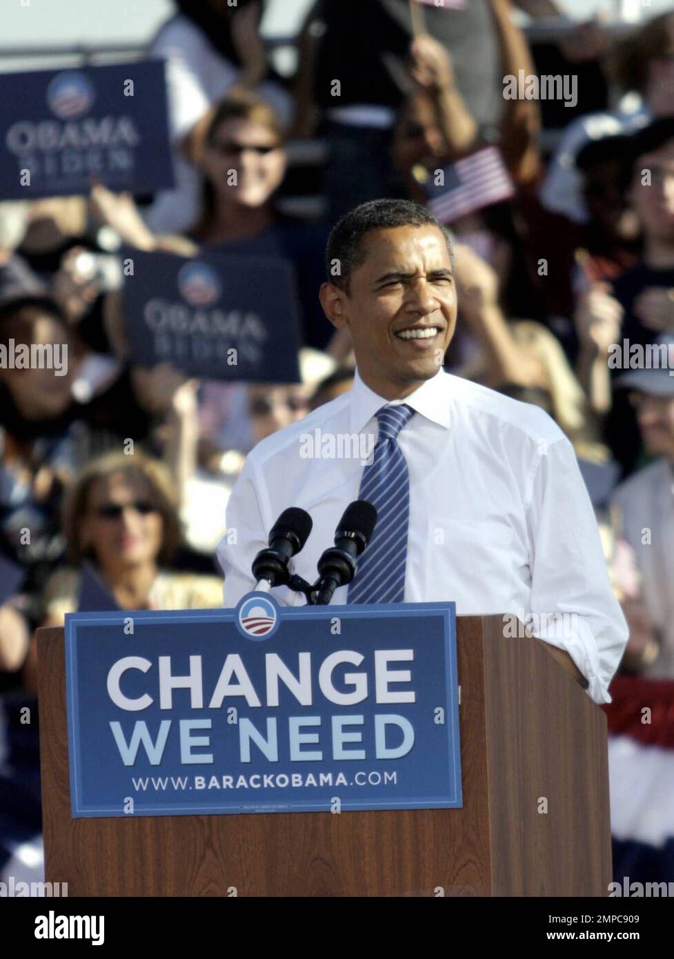 Democratic Presidential nominee Illinois Senator Barack Obama speaks to ...