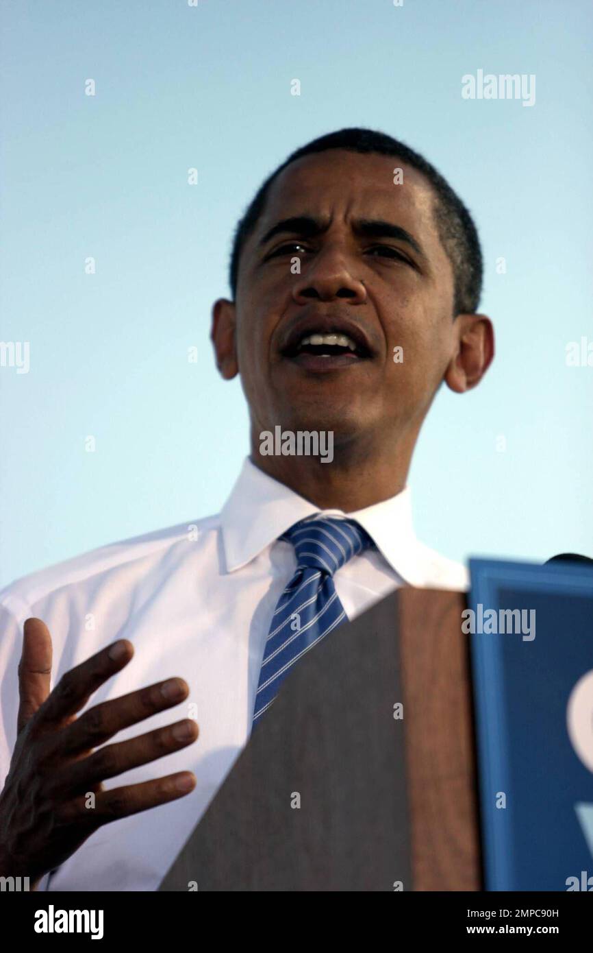 Democratic Presidential nominee Illinois Senator Barack Obama speaks to ...