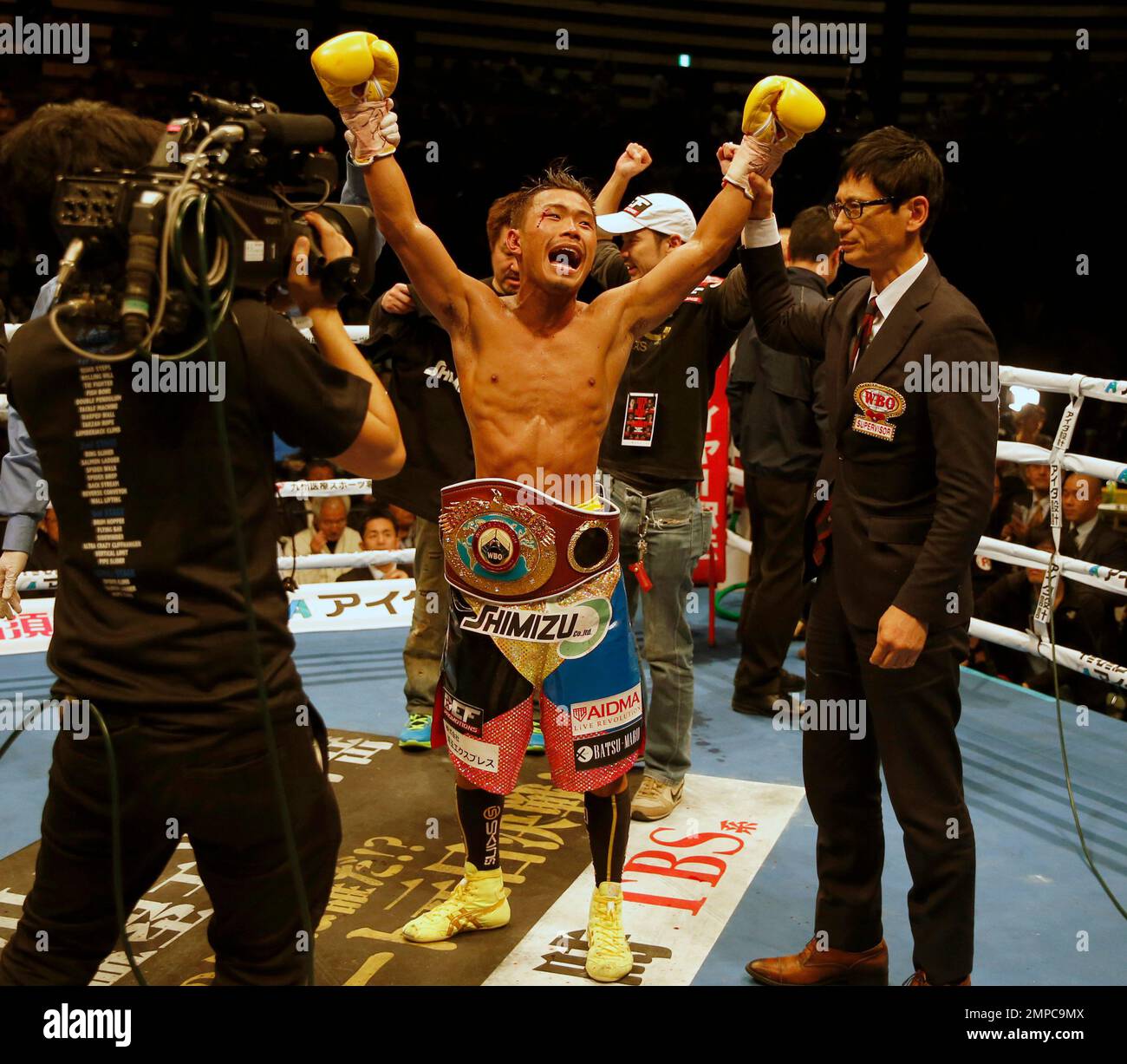 Japanese champion Sho Kimura celebrates after beating compatriot ...