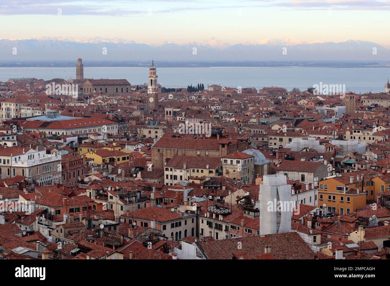 Beautiful evening in Venice. Colorful panoramic photo of famous Italian ...