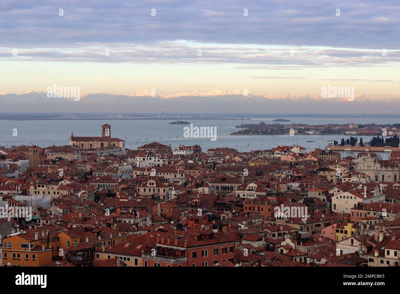 Beautiful evening in Venice. Colorful panoramic photo of famous Italian ...
