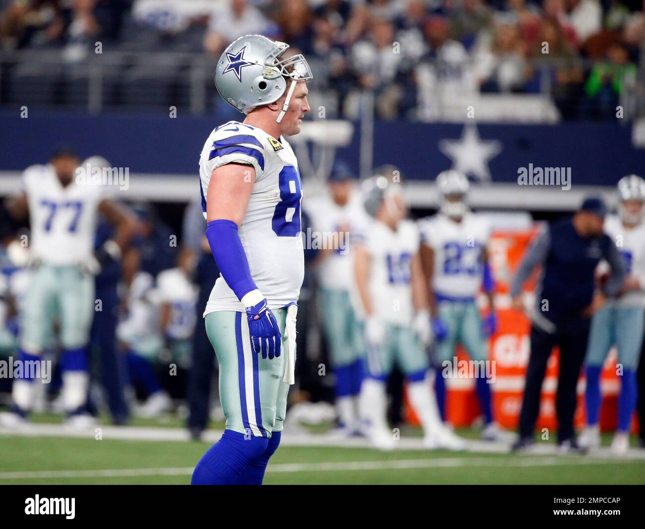 Dallas Cowboys tight end Jason Witten (82) is dismayed by a penalty ...
