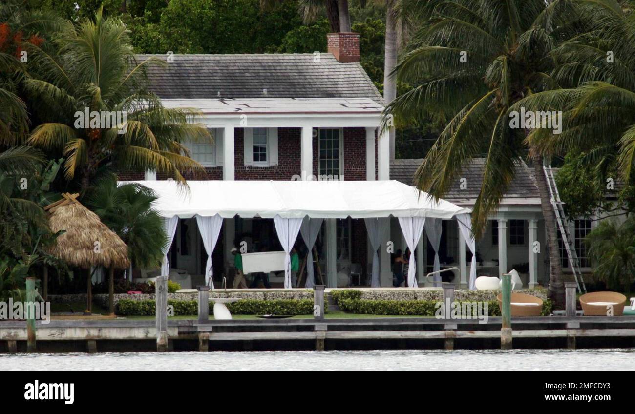 EXCLUSIVE!! Bride and groom to be, Barbara Feltus and Arne Quinze ...