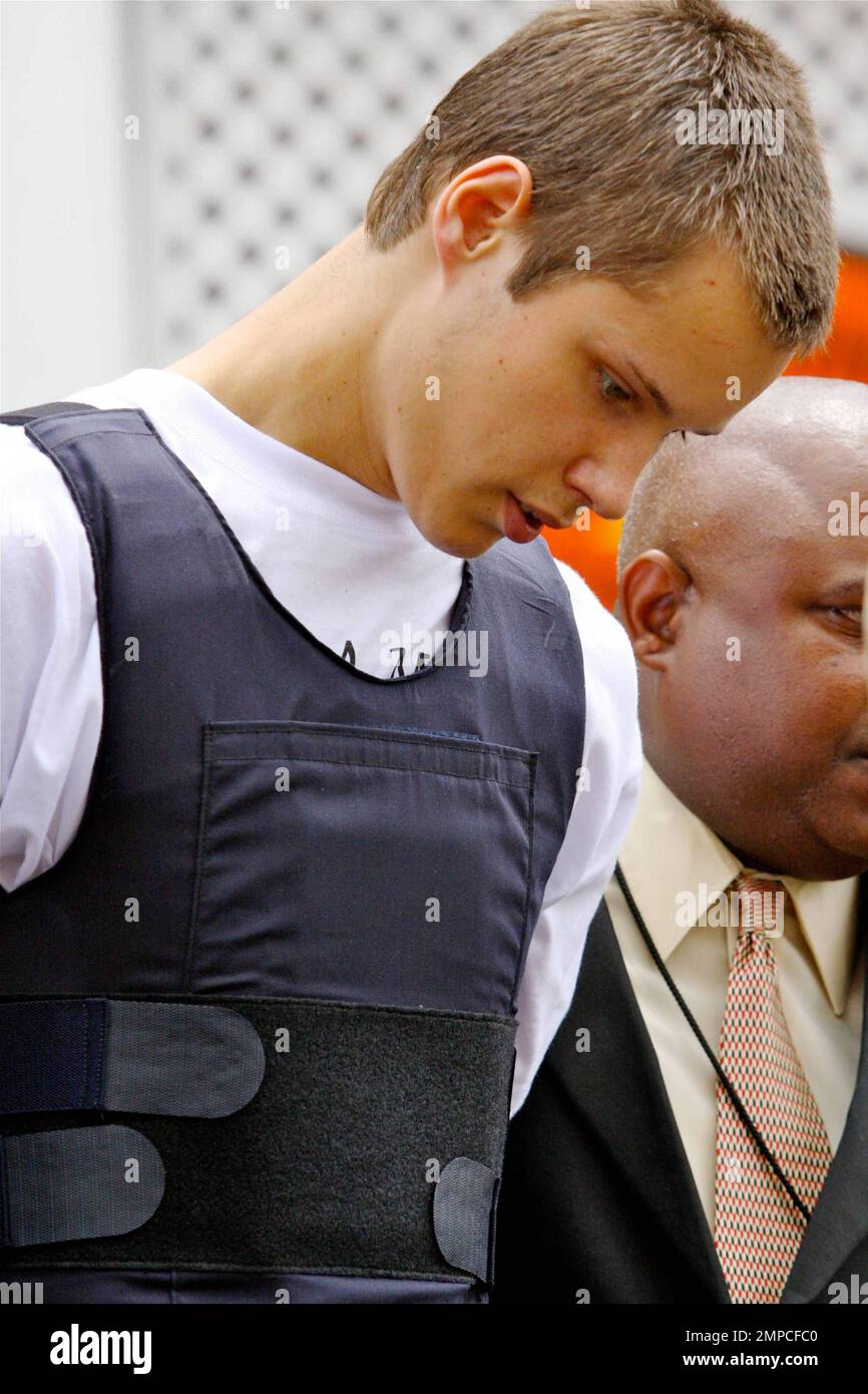 Recently captured fugitive Colton Harris-Moore, 19, aka the 'Barefoot ...