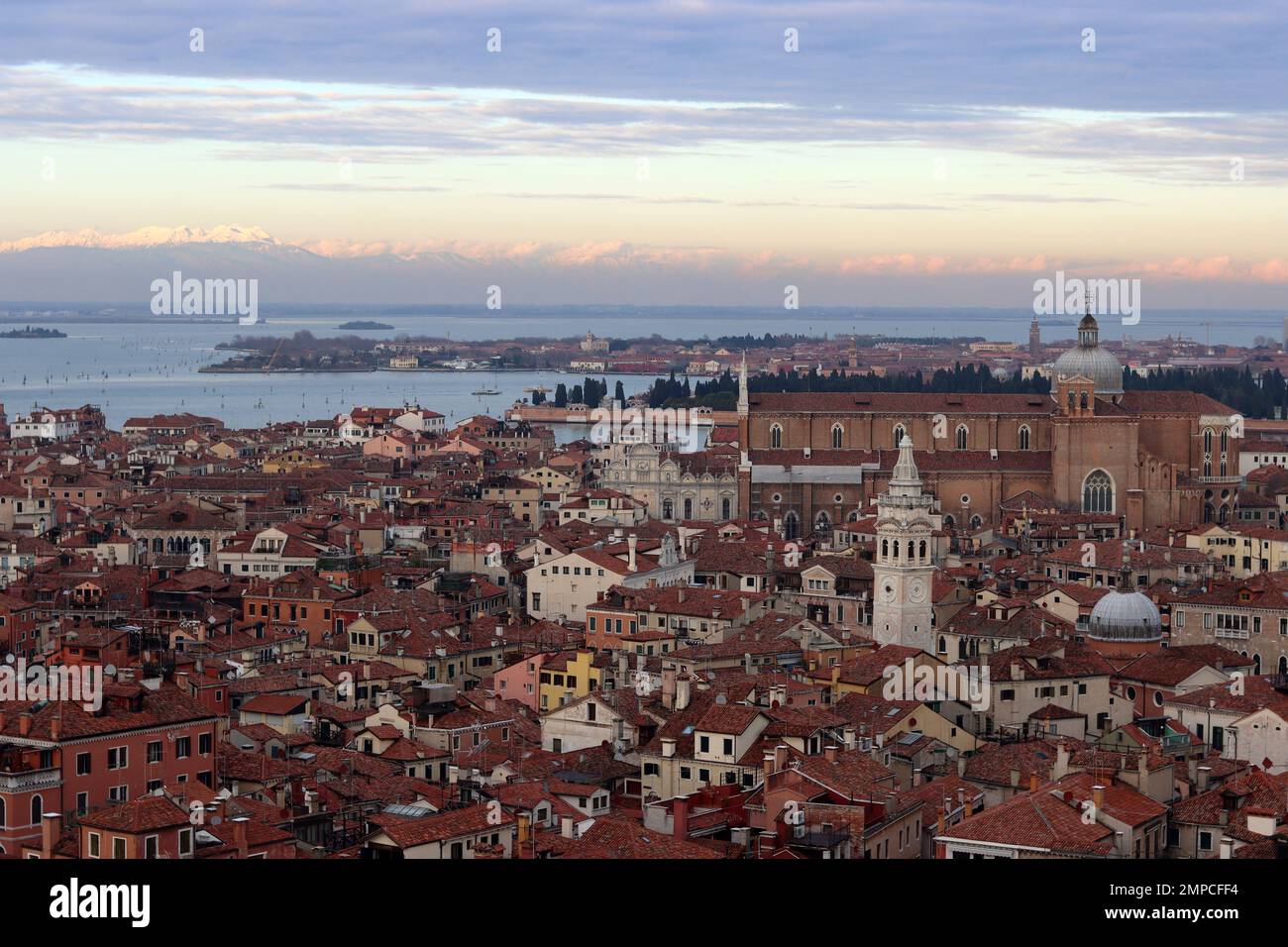 Beautiful evening in Venice. Colorful panoramic photo of famous Italian ...
