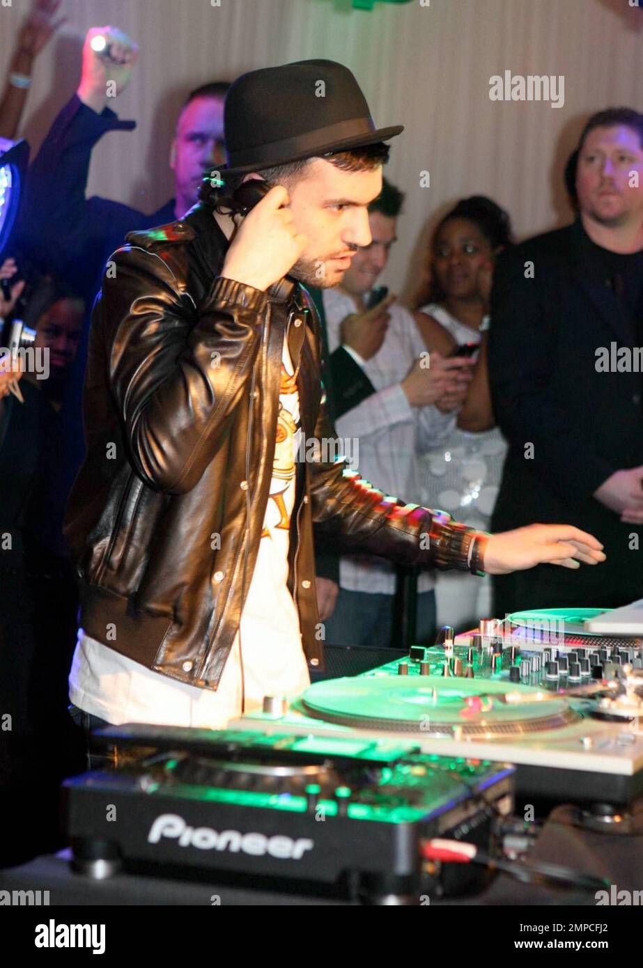 Dj a trak hi-res stock photography and images - Alamy