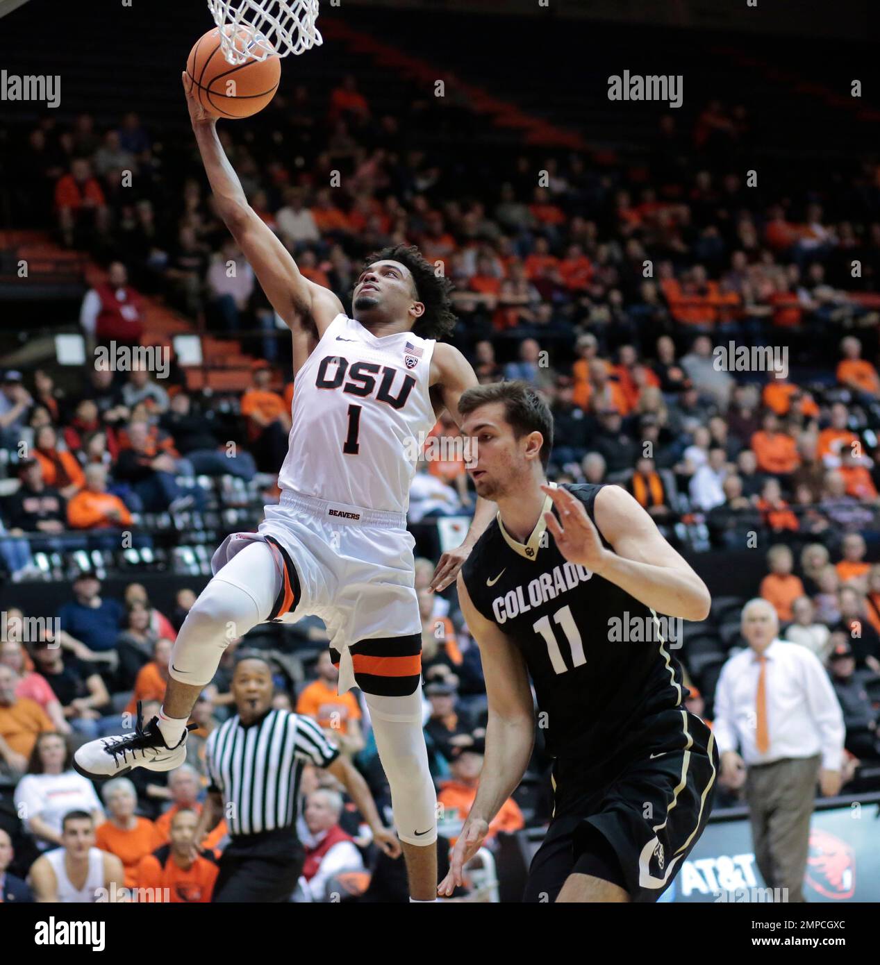 Oregon State's Stephen Thompson Jr. (1) drives past Colorado's Lazar ...