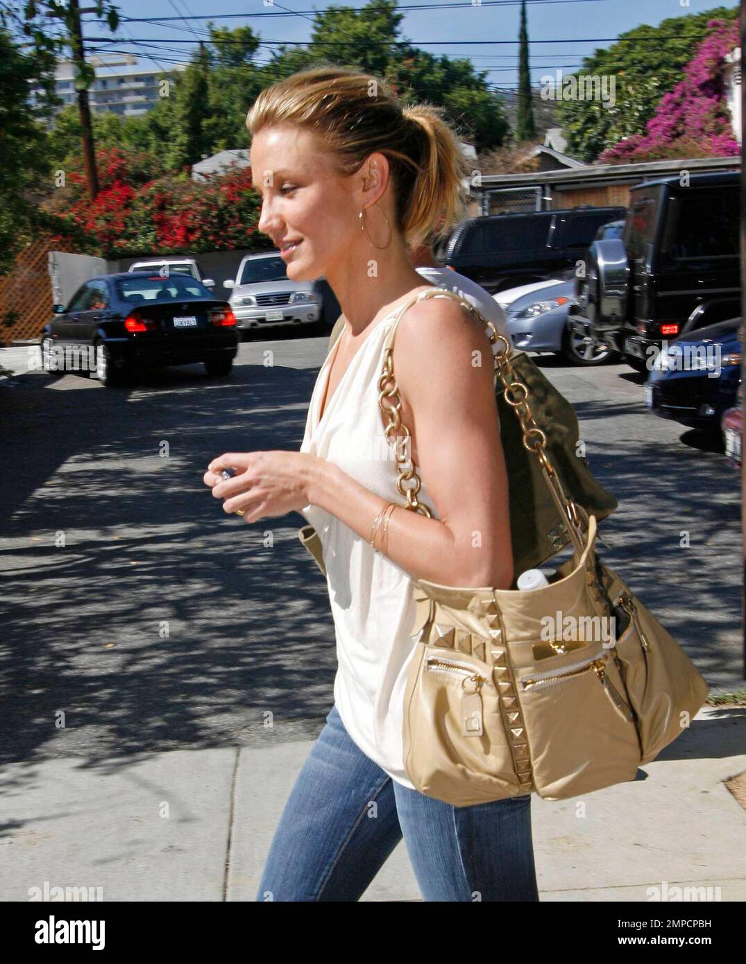 Cameron Diaz spends an hour at the gym with her personal trainer. Diaz ...