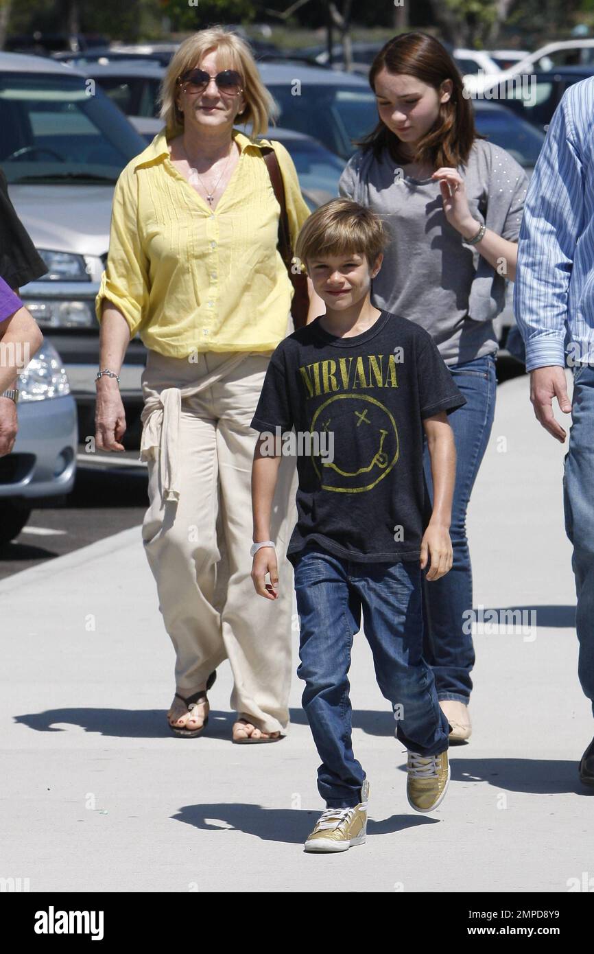 Victoria Beckham's mom and dad Tony and Jackie Adams are all smiles as ...