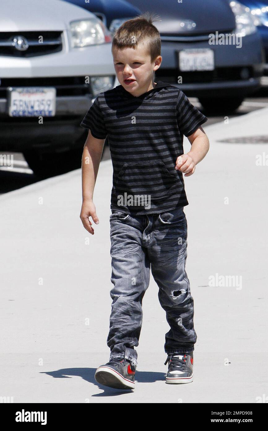 Victoria Beckham's mom and dad Tony and Jackie Adams are all smiles as ...