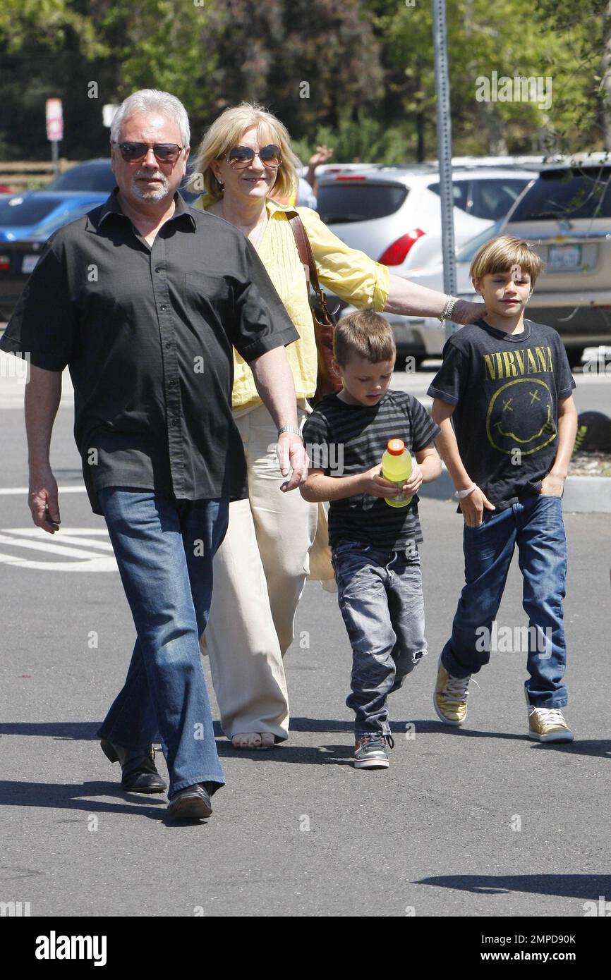 Victoria Beckham's mom and dad Tony and Jackie Adams are all smiles as ...