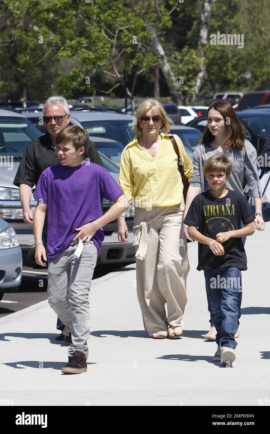 Victoria Beckham's mom and dad Tony and Jackie Adams are all smiles as ...