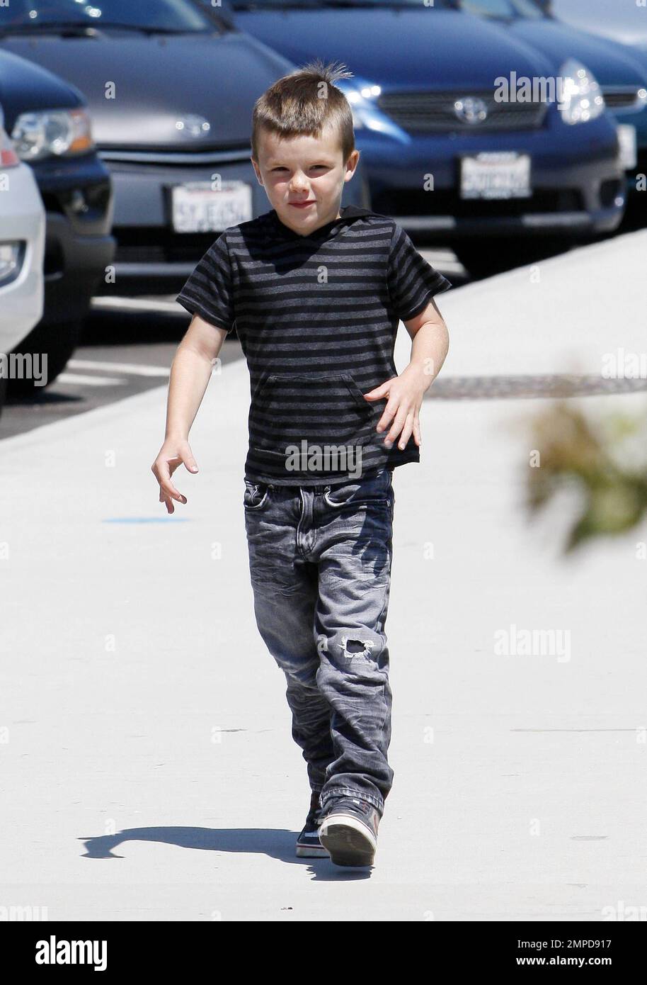 Victoria Beckham's mom and dad Tony and Jackie Adams are all smiles as ...