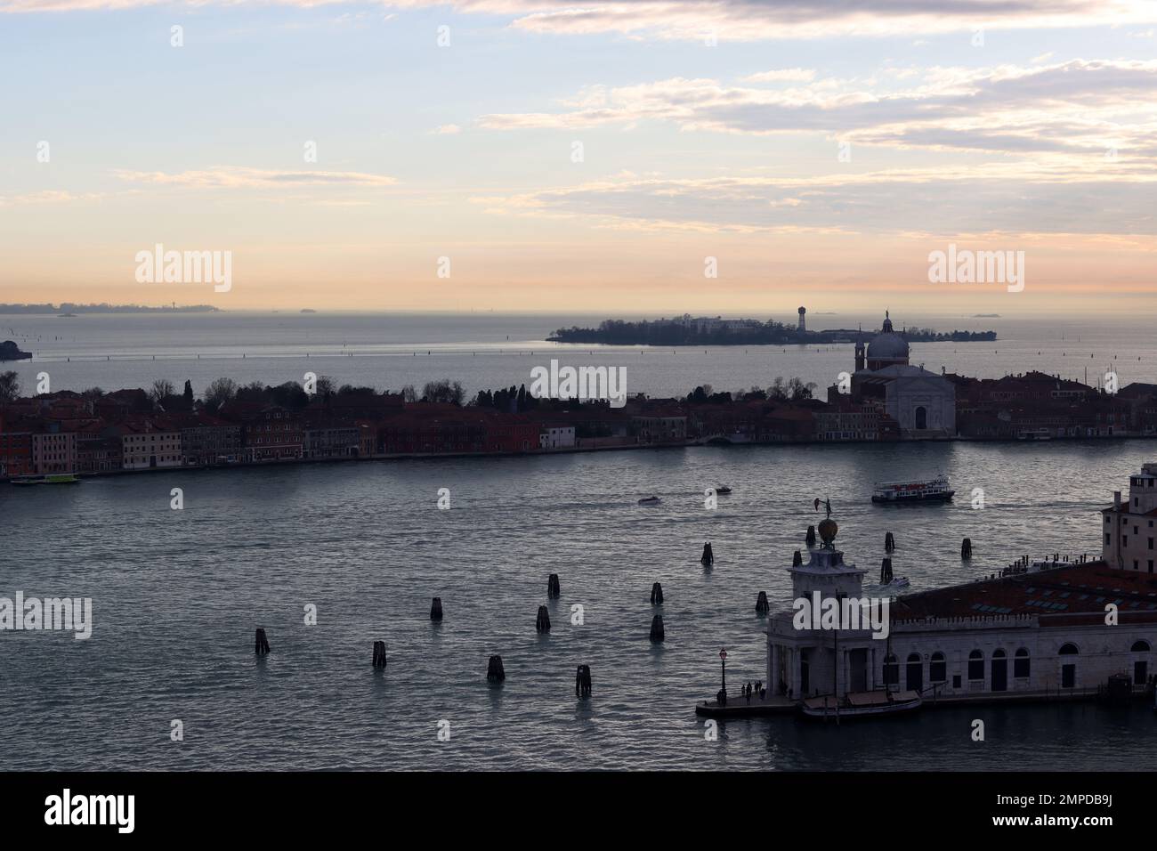 Beautiful evening in Venice. Colorful panoramic photo of famous Italian ...