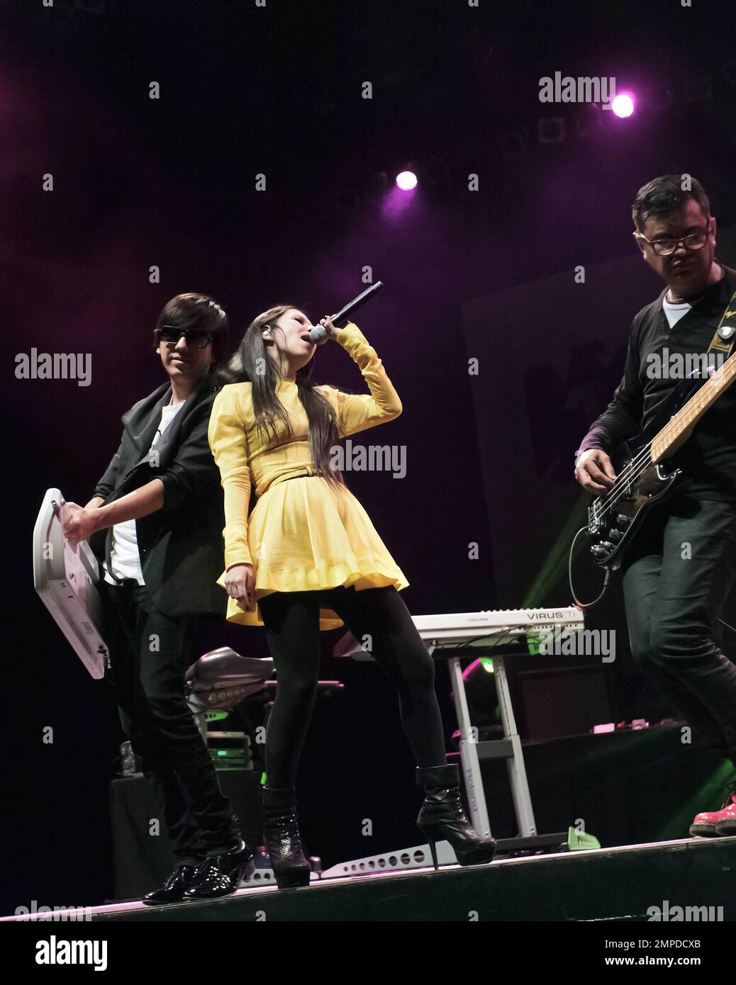 Mexican synthpop band 'Belanova' performed live including their new hit ...