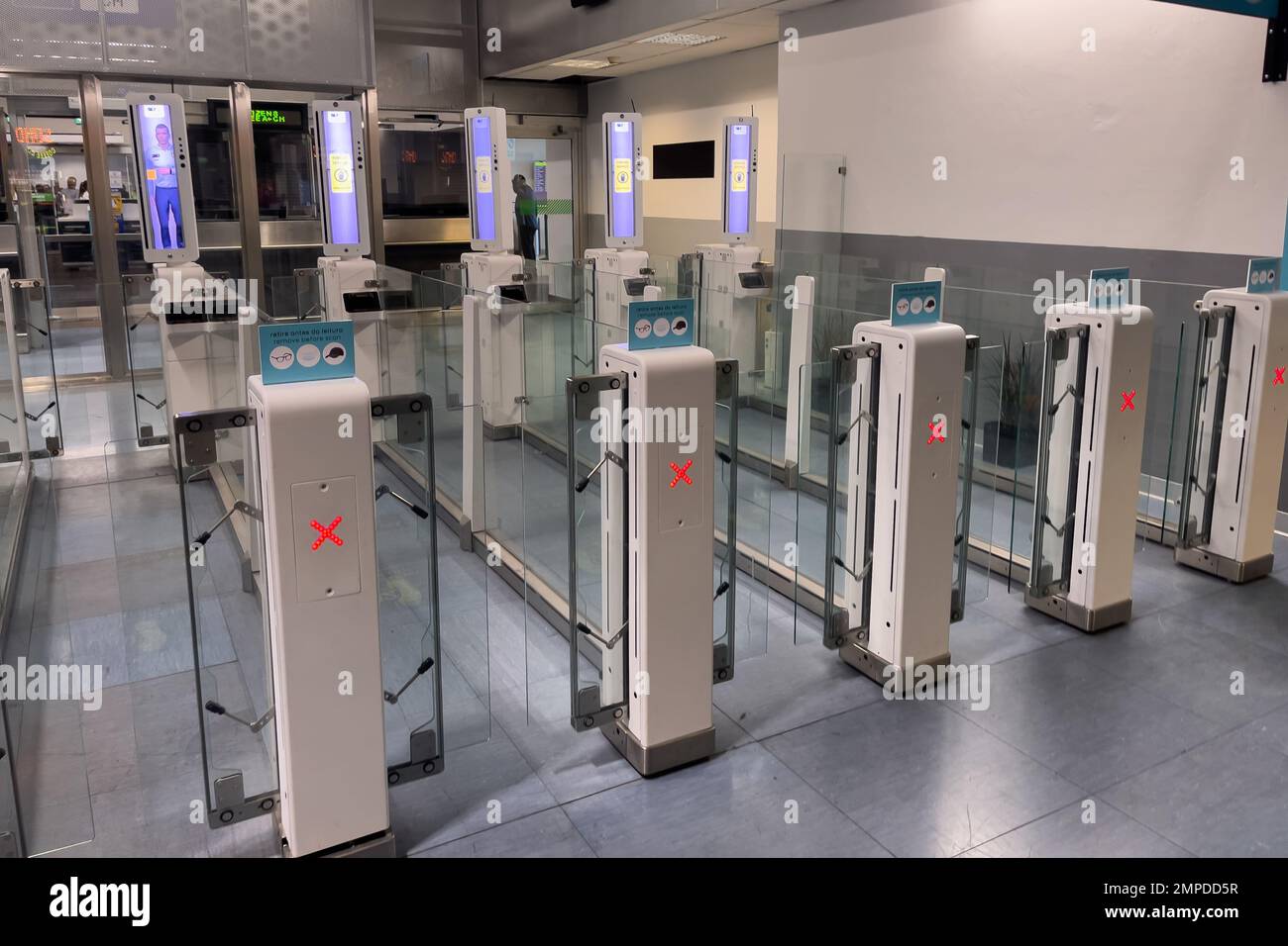 Automatic access control in international airport Stock Photo - Alamy