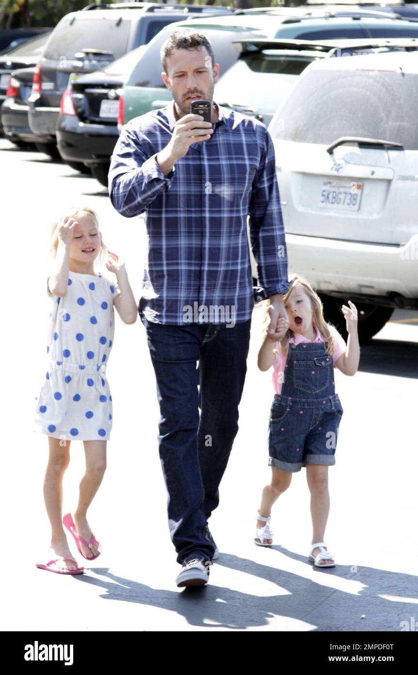 Ben Affleck takes daughters Violet and Seraphina to the Farmers Market ...