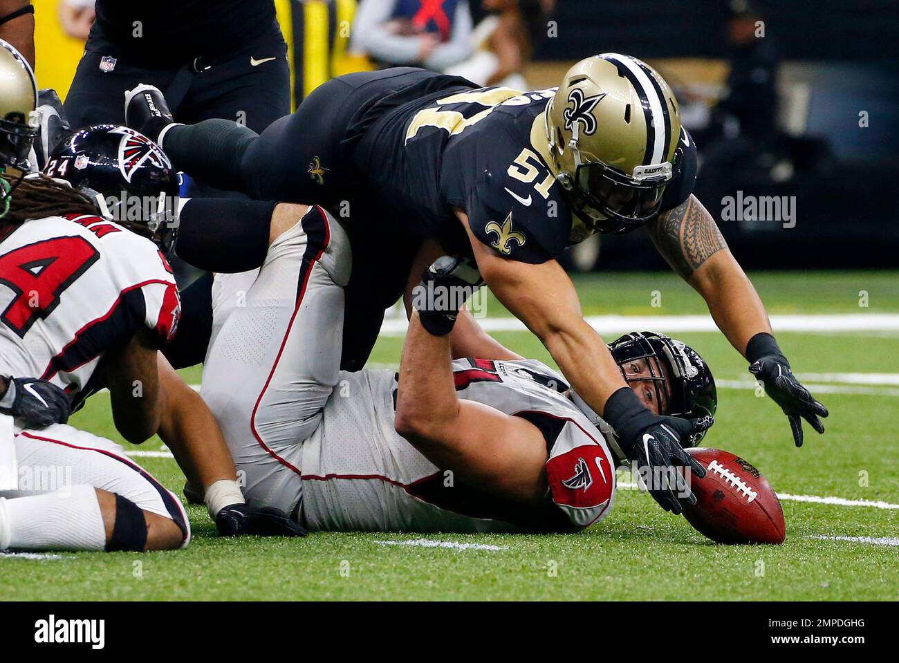 New Orleans Saints middle linebacker Manti Te'o (51) scrambles for a ...