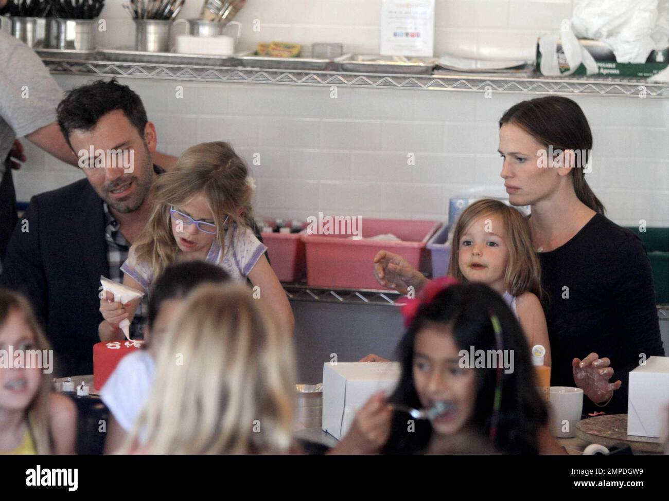 Ben Affleck and Jennifer Garner create make-your-own cakes with ...