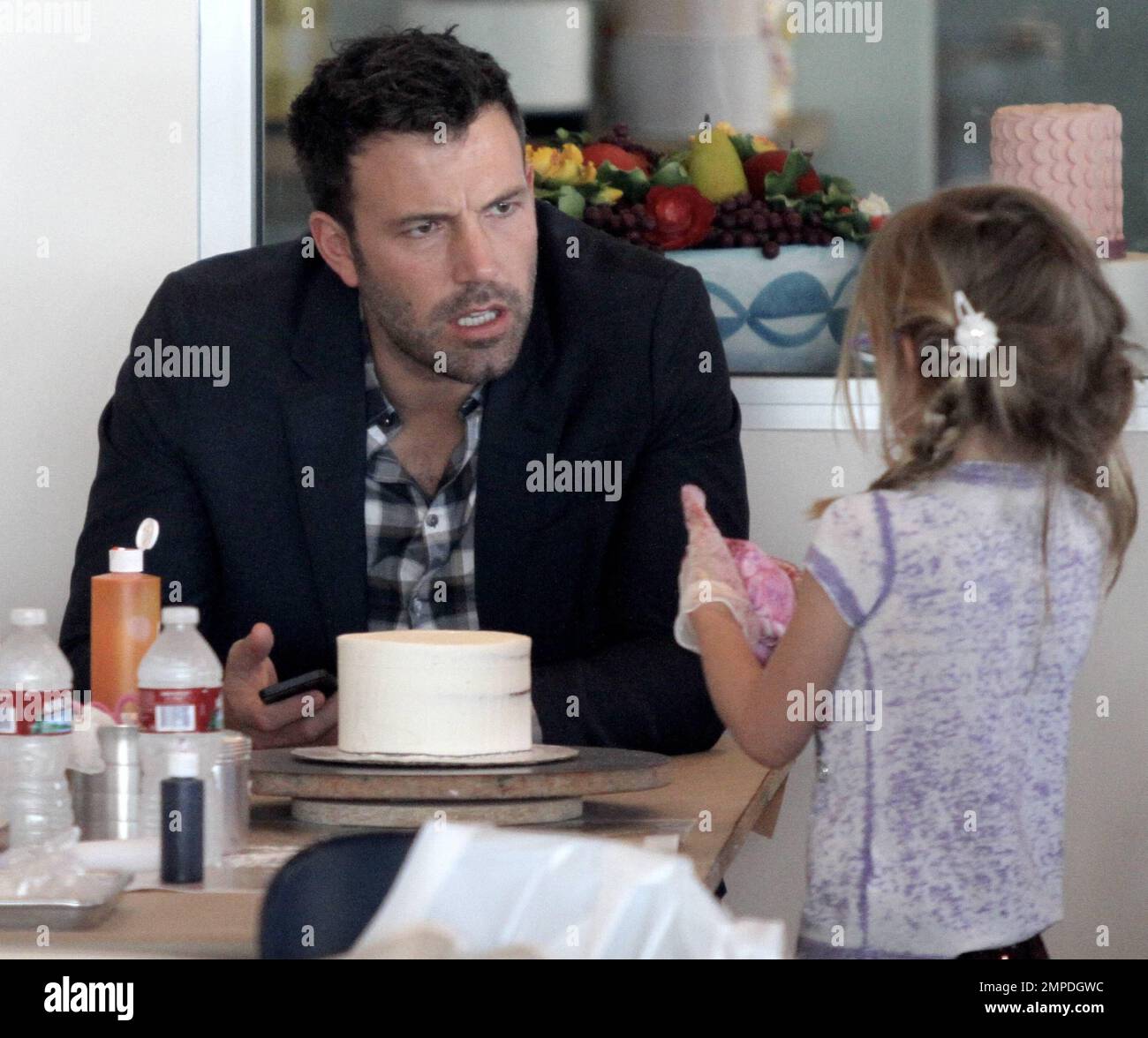 Ben Affleck and Jennifer Garner create make-your-own cakes with ...
