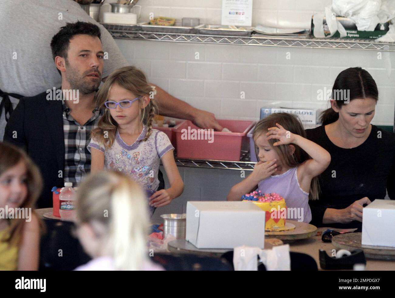 Ben Affleck and Jennifer Garner create make-your-own cakes with ...