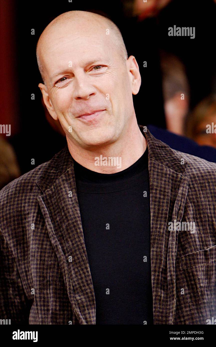 Gandhi 1982 award hi-res stock photography and images - Alamy