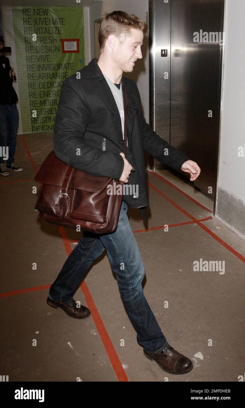 Ben mckenzie grey hi-res stock photography and images - Alamy