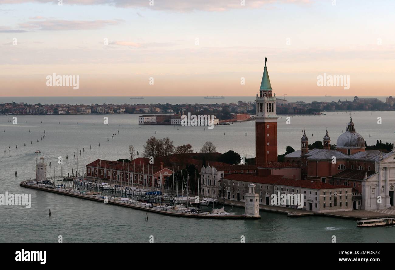 Beautiful evening in Venice. Colorful panoramic photo of famous Italian ...