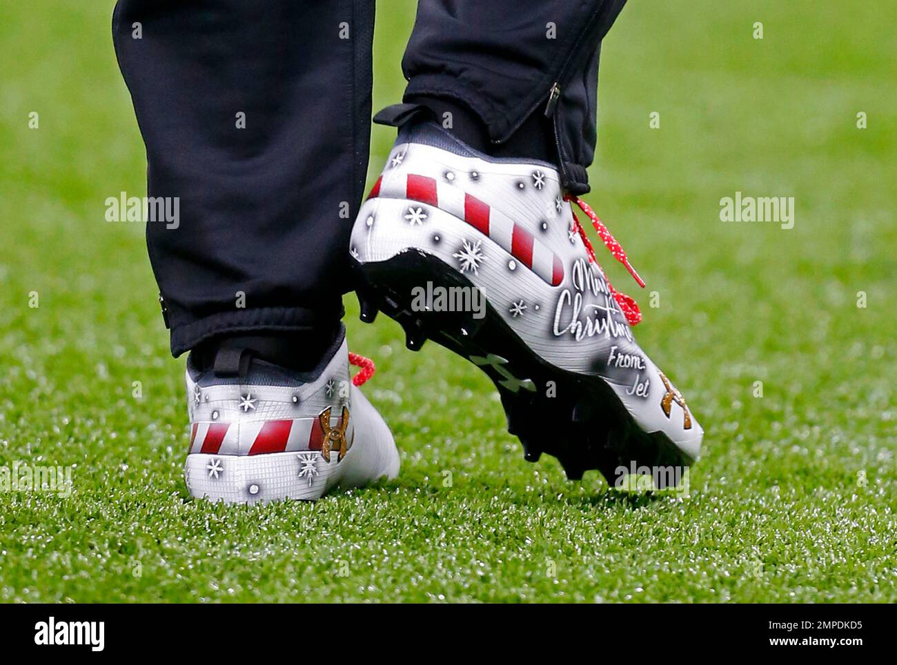 Atlanta Falcons wide receiver Julio Jones wears Christmas themed cleats ...