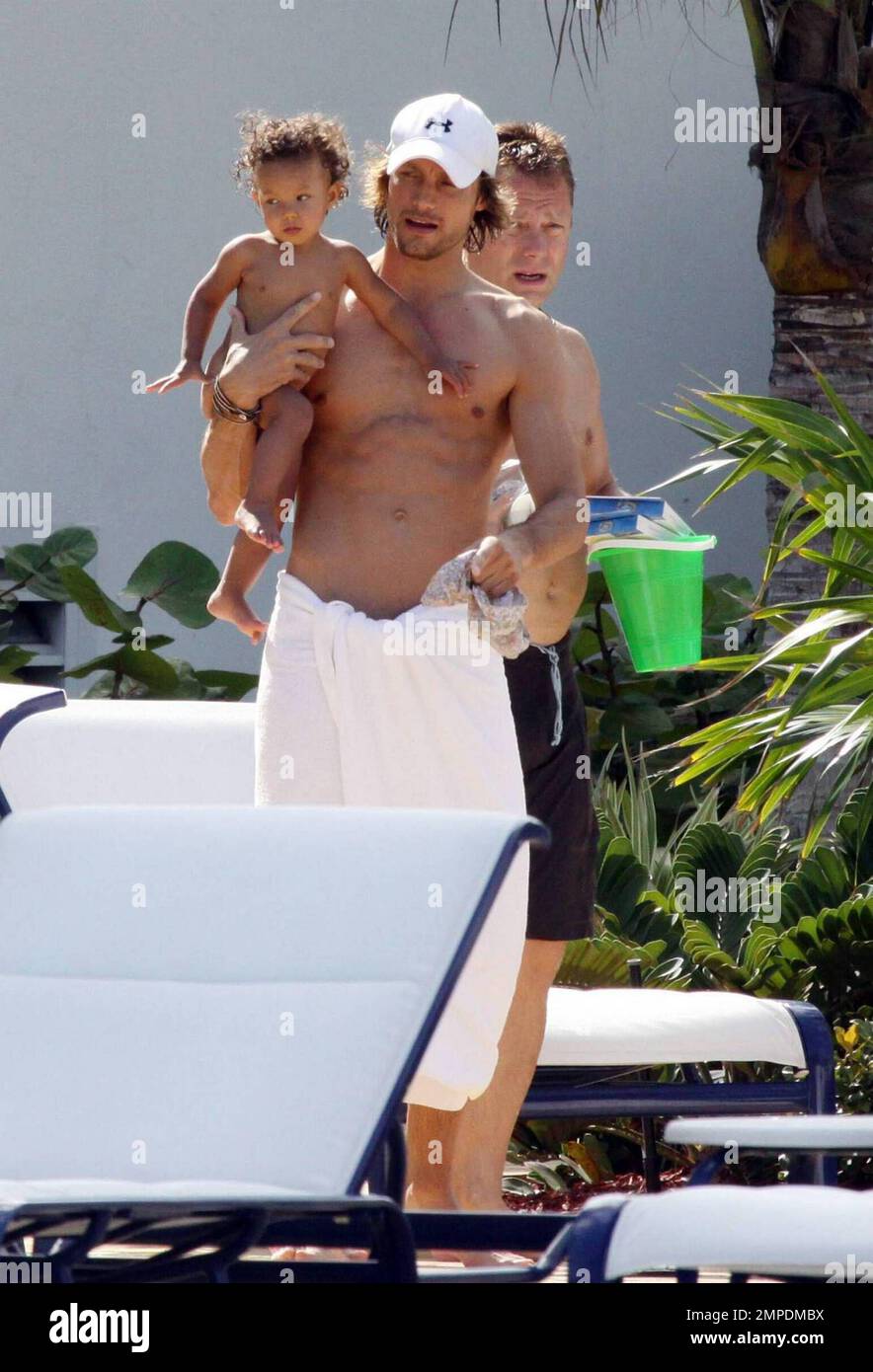 Halle Berry Gabriel Aubry And Their Young Daughter Nahla Spend The Afternoon At The Pool Miami