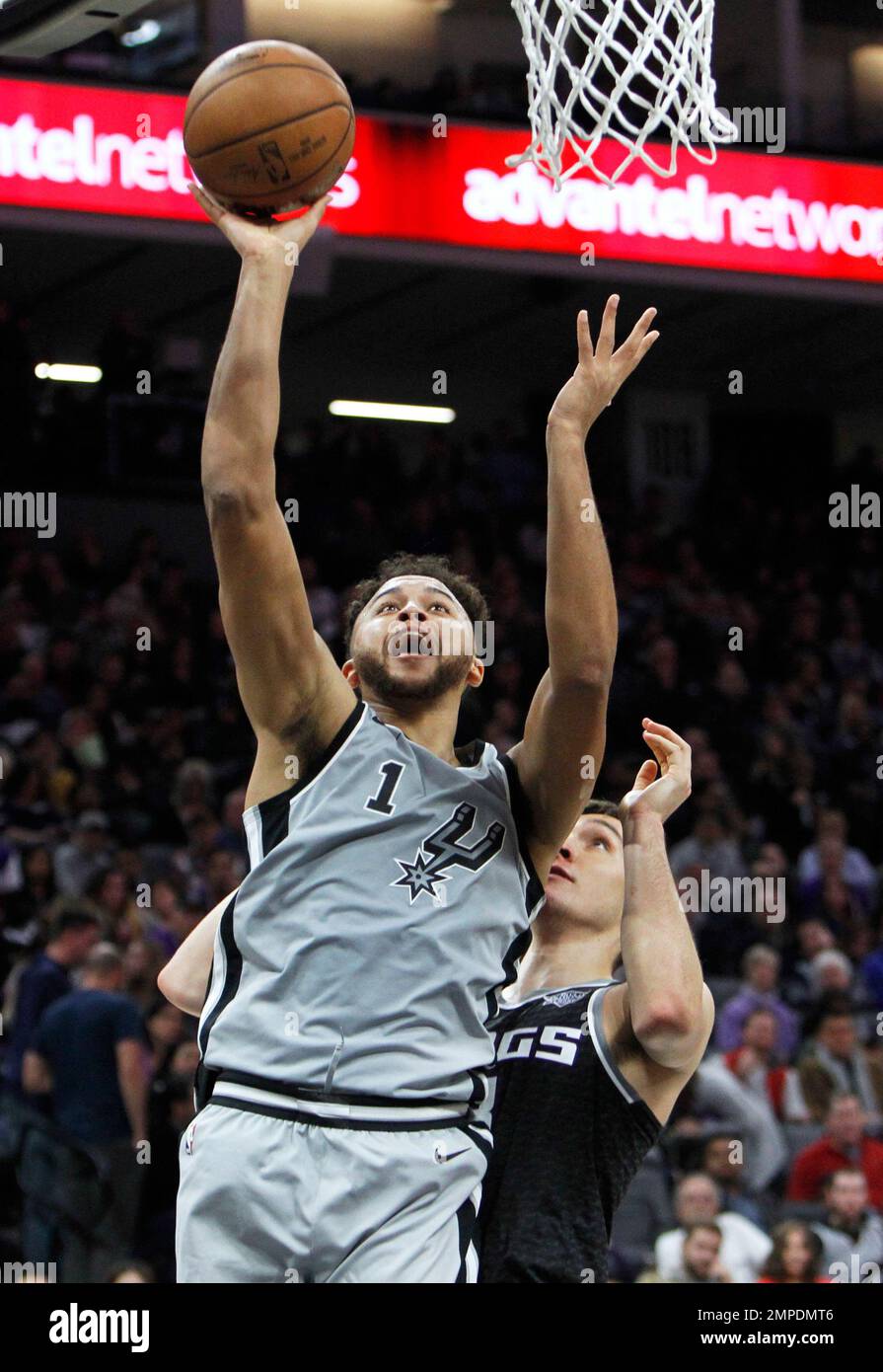 San Antonio Spurs forward Kyle Anderson (1) shoots over Sacramento ...