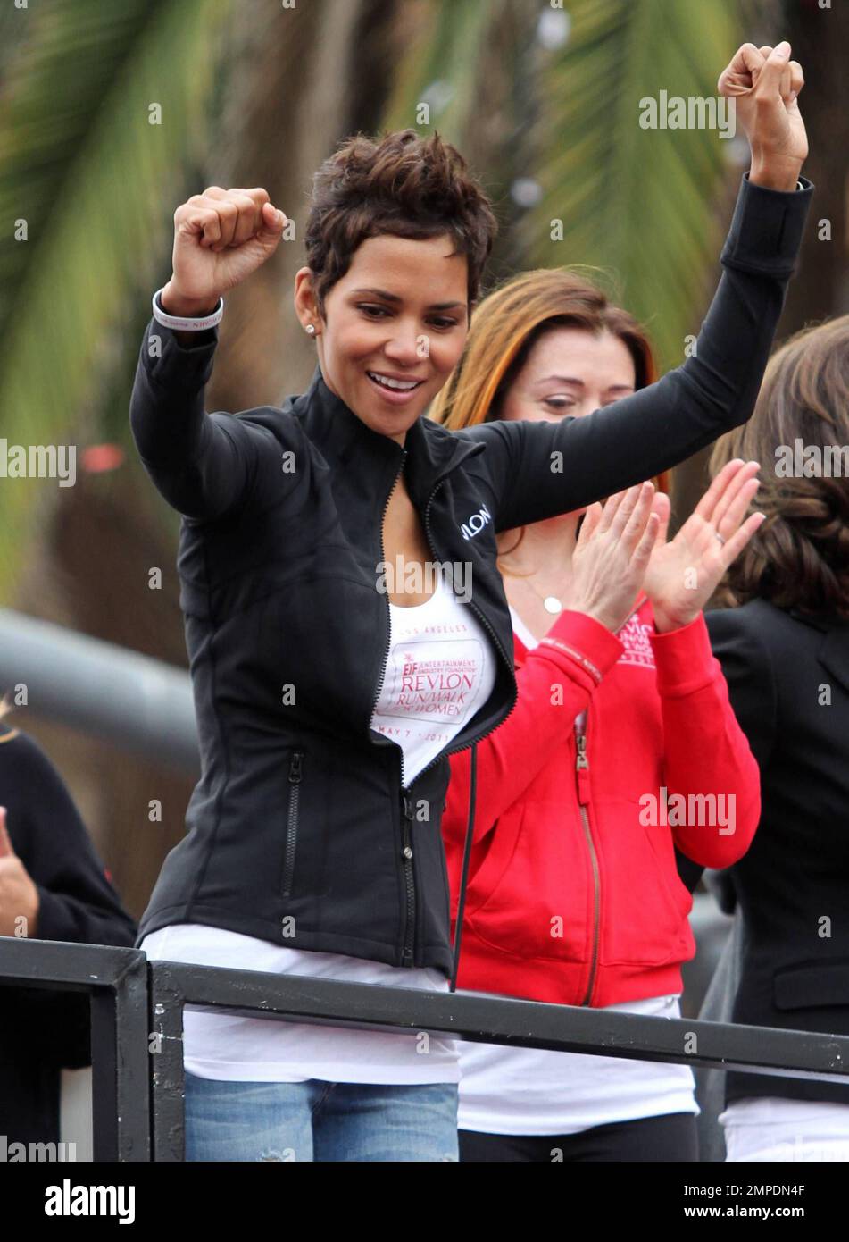 Halle Berry and Alyson Hannigan at the 18th Annual Entertainment ...