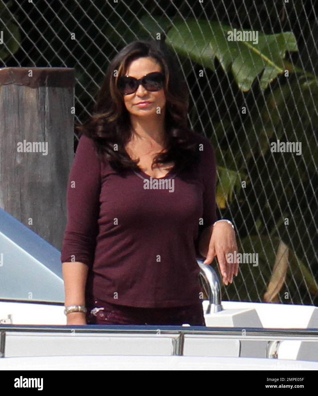 Pregnant blooming beauty, Beyonce, spends an afternoon aboard a luxury ...