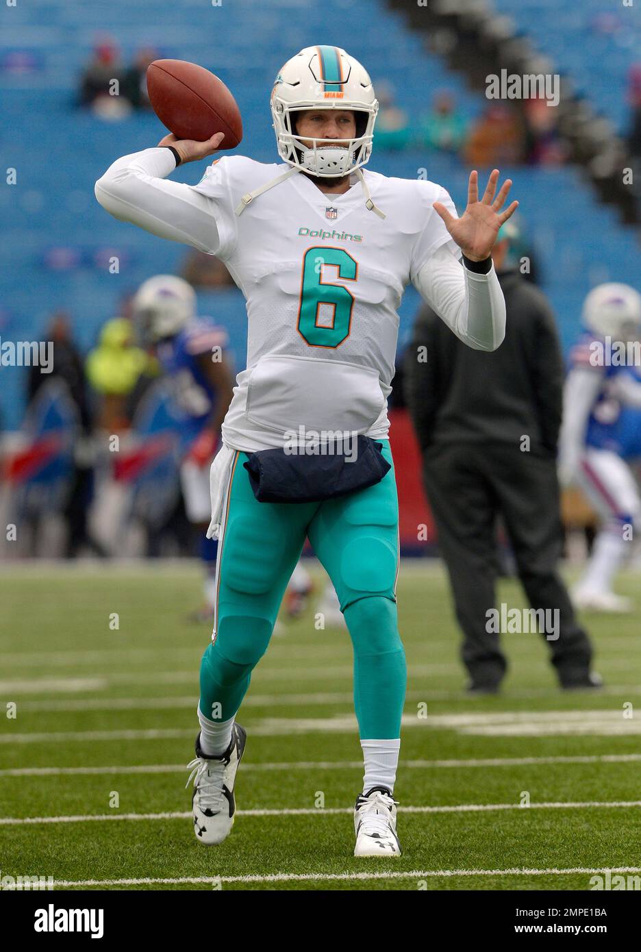 Miami Dolphins quarterback Jay Cutler (6) warms up before an NFL ...