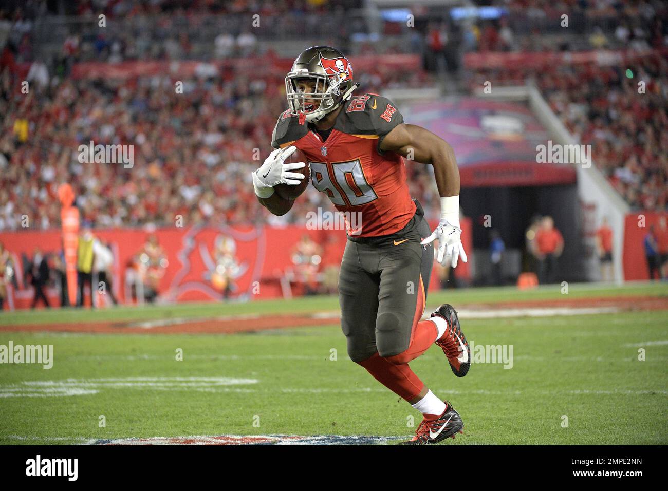 Tampa Bay Buccaneers tight end O.J. Howard (80) runs for a touchdown ...