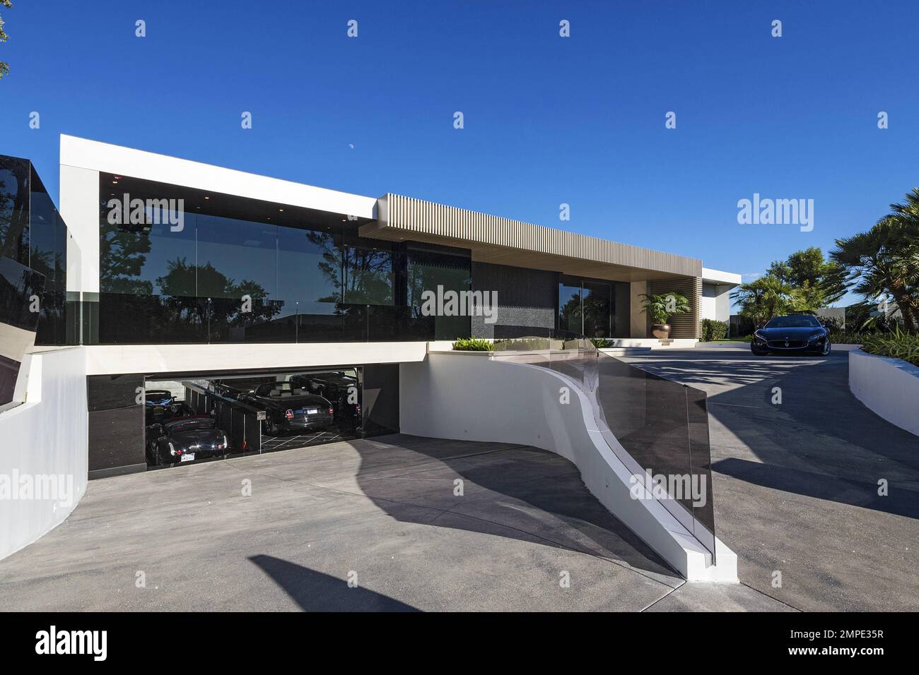 This is the incredible $85M dollar Beverly HIlls hillside estate with ...