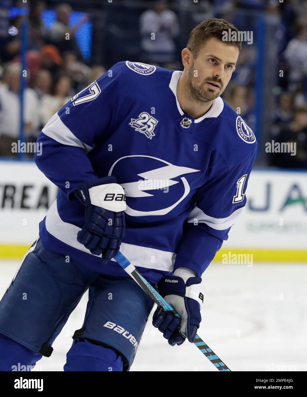 Tampa Bay Lightning left wing Alex Killorn (17) before an NHL hockey ...