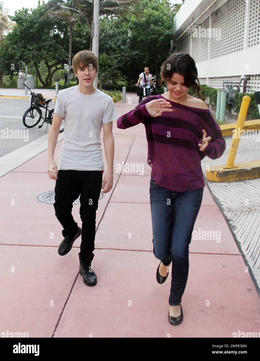 Justin Bieber and Selena Gomez take a romantic stroll through the breezy streets of South Beach ...