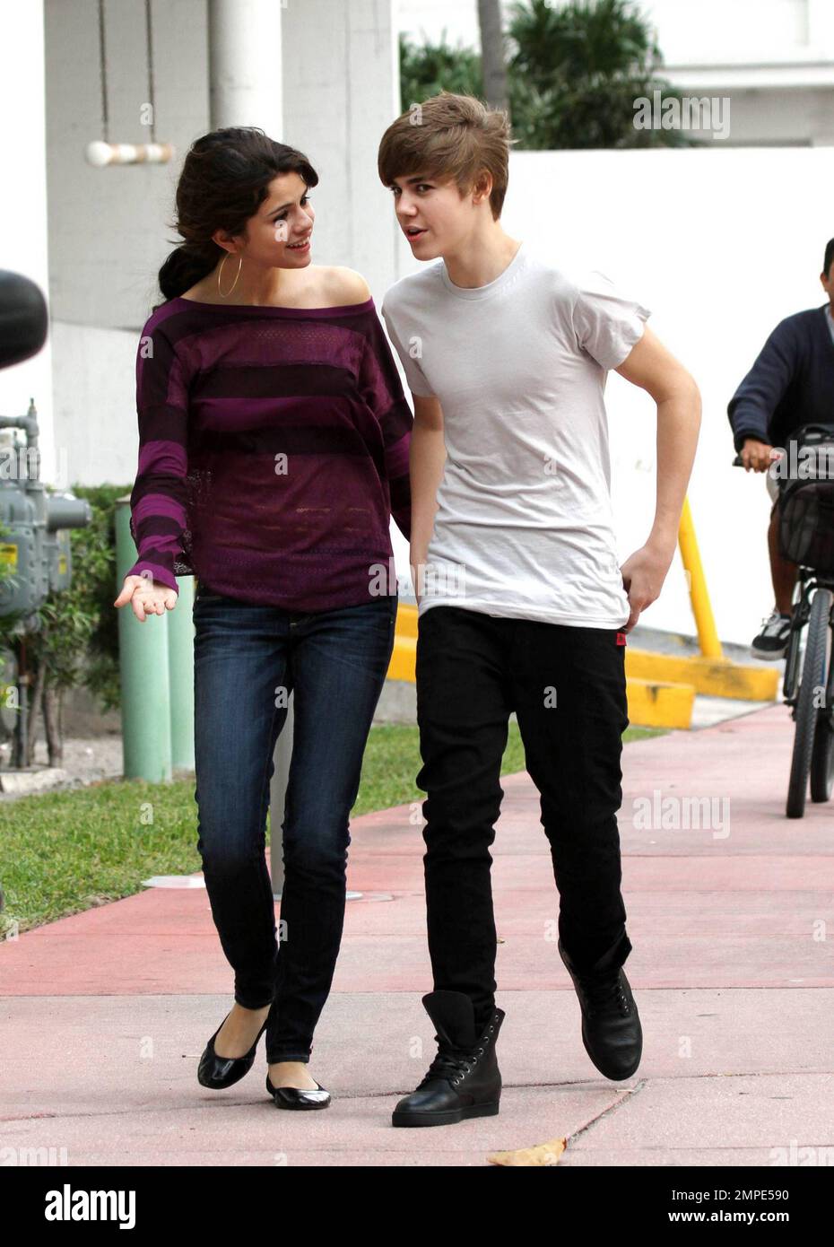 Maroon pumps hi-res stock photography and images - Alamy