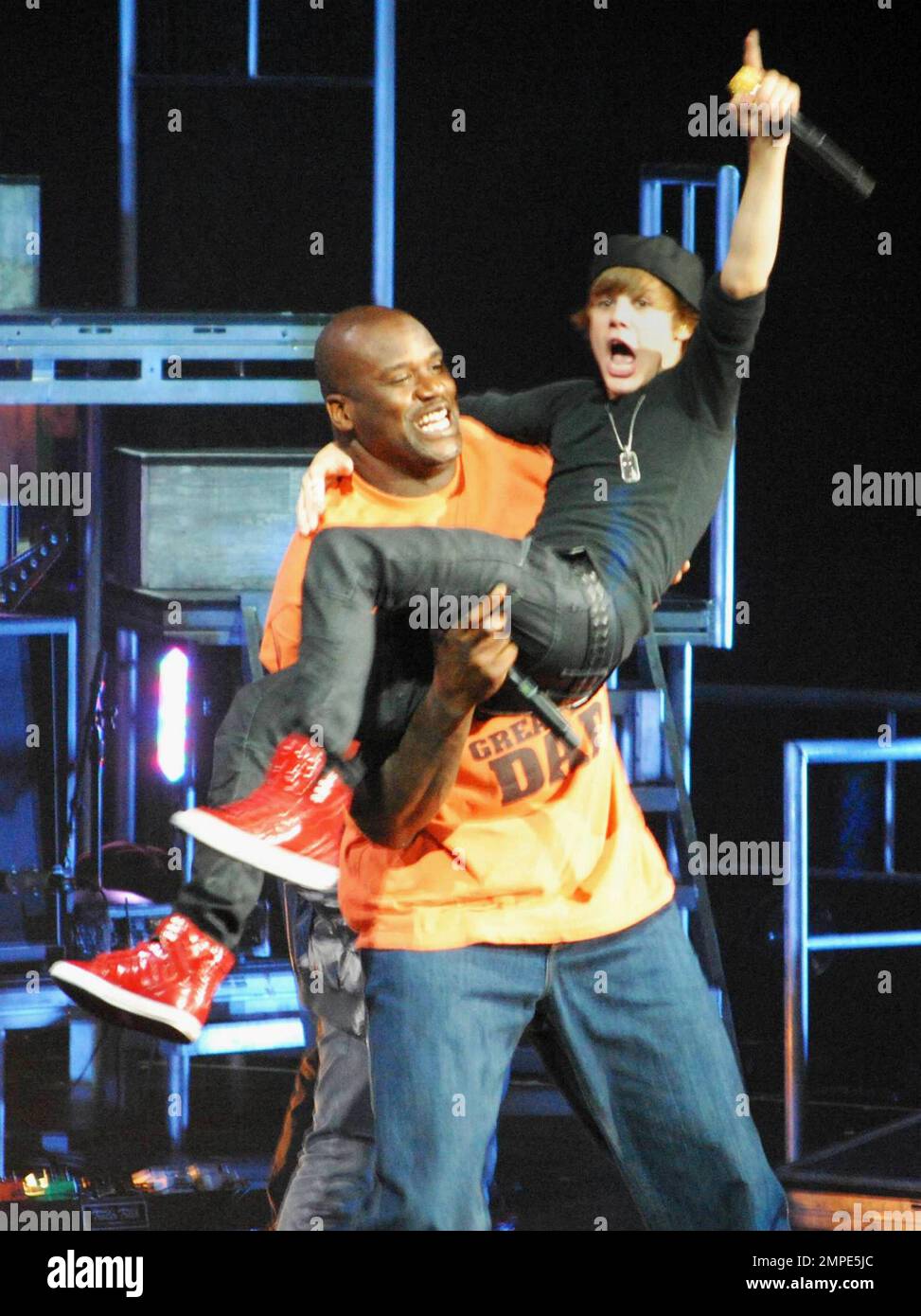 Teen heartthrob Justin Bieber and 7' 1'' tall NBA star Shaquille O'Neal ...