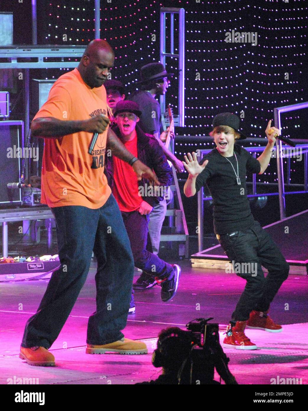 Teen heartthrob Justin Bieber and 7' 1'' tall NBA star Shaquille O'Neal ...