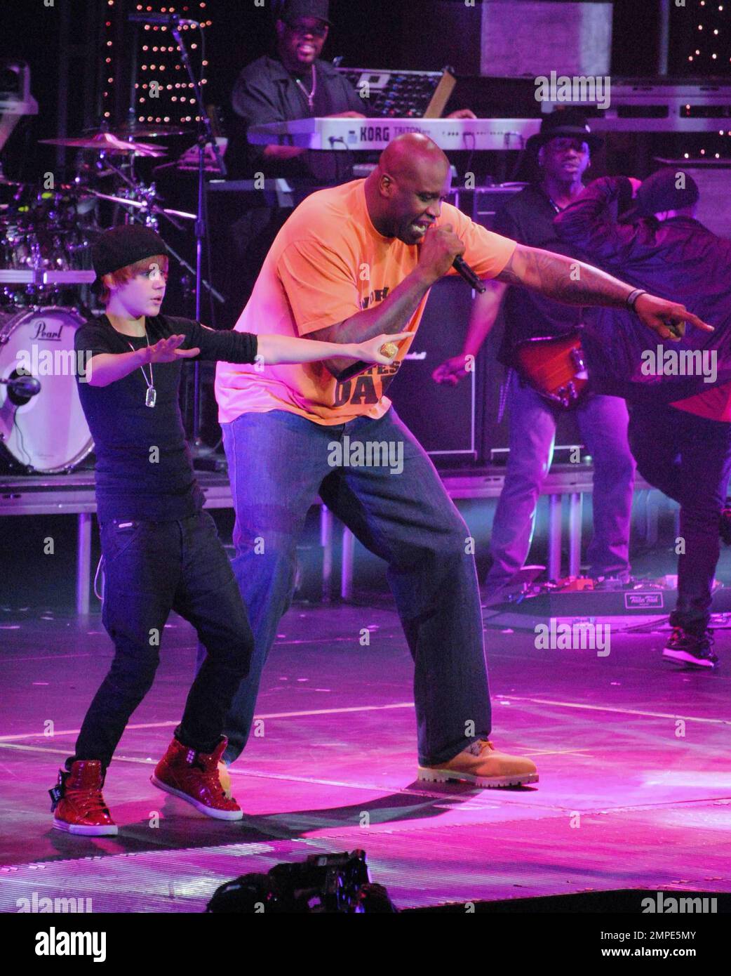 Teen heartthrob Justin Bieber and 7' 1'' tall NBA star Shaquille O'Neal ...