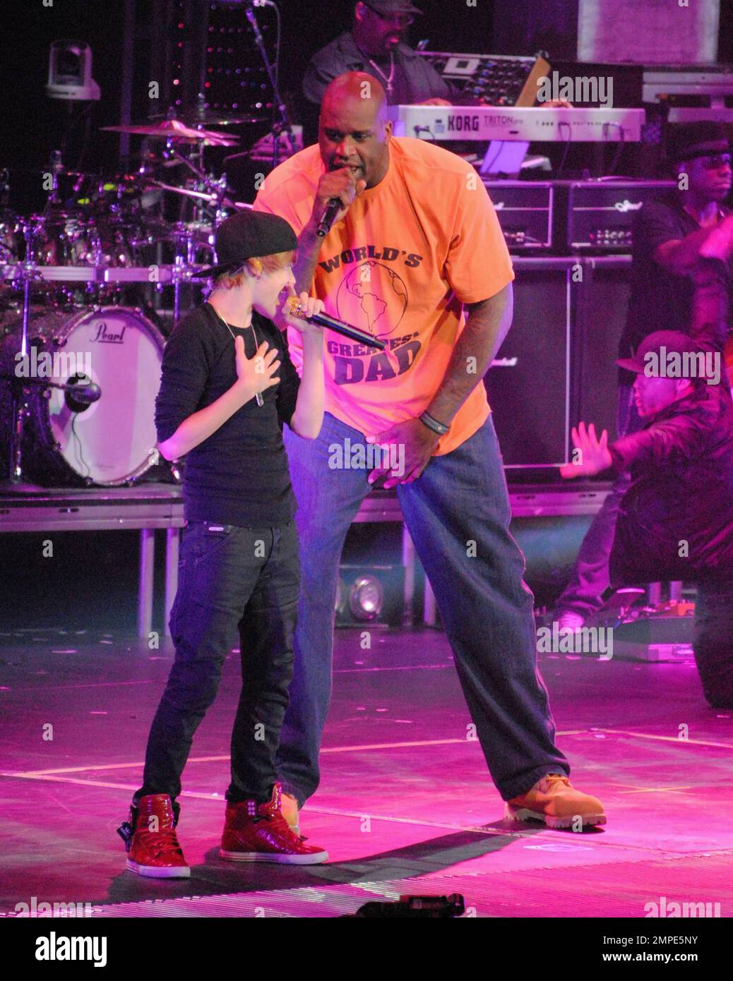 Teen heartthrob Justin Bieber and 7' 1'' tall NBA star Shaquille O'Neal ...